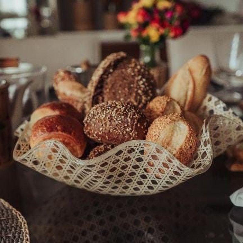 Cesto de Pão Acrílico e Treliça Vienna | Cacá Saadi